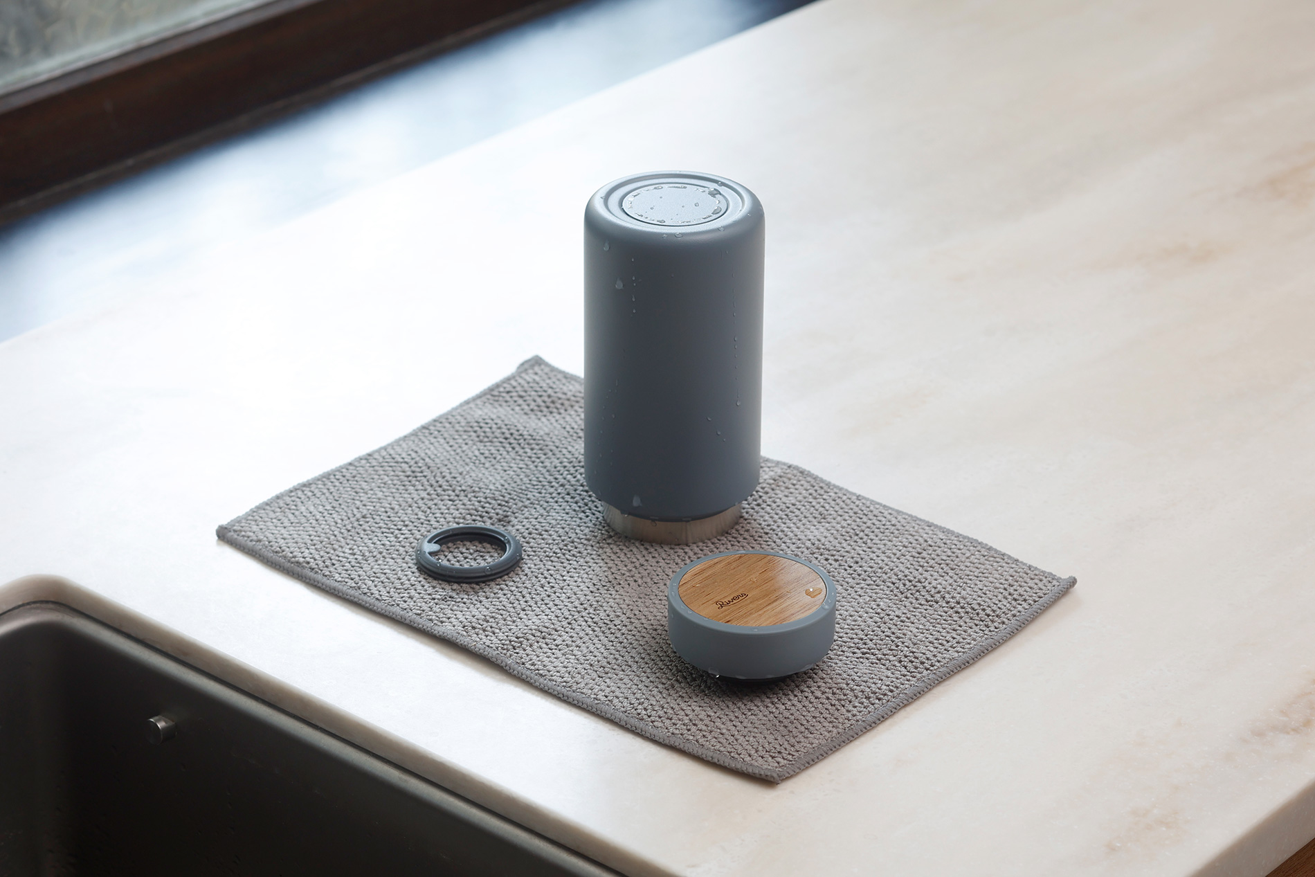 天然木を楽しむ、家具のようなボトル。「DRINK BOTTLE MOKU」登場 - RIVERS JOURNAL